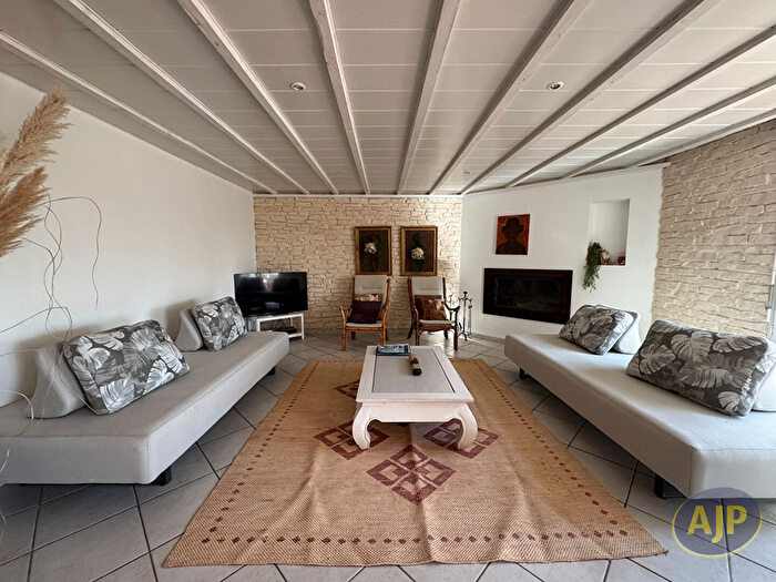 Maison 5 pièces à Saint-Georges-de-Montaigu, à louer