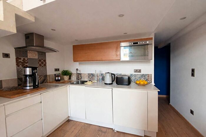 Appartement à louer - Centre Ville, Aix en Provence - 1 pièce