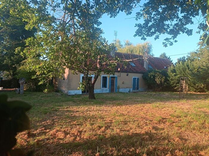 Ainay-le-Château : Maison 9 pièces à vendre