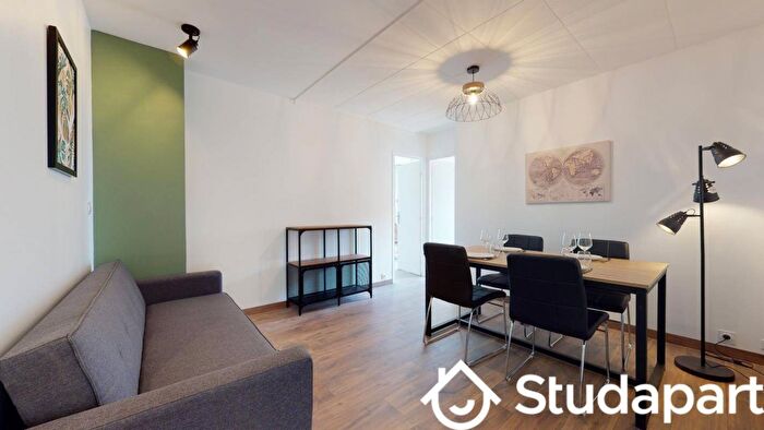 Appartement à louer - Centre Ville, Saint-Priest - 1 pièce - 3 chambres