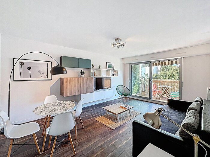 Appartement à louer - Halles-Hurlague, Biarritz - 2 pièces - 1 chambre