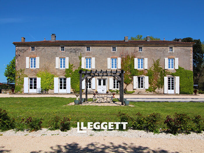 Maison à vendre - Saint-Fraigne - 12 pièces - 7 chambres