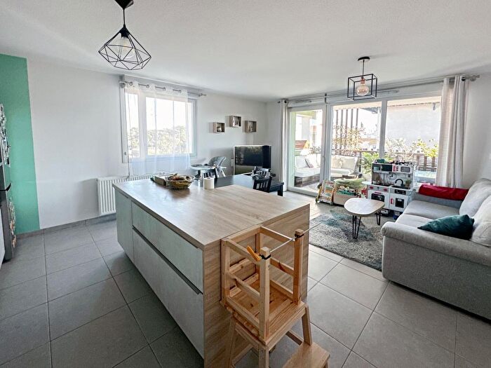 Maisons à vendre et appartements à louer - 1