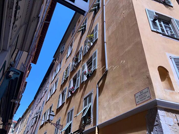 Appartement à louer - Nice, Vieux Nice - 3 pièces - 2 chambres