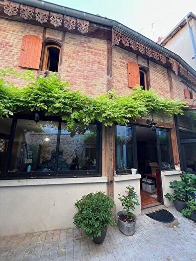 Maison 5 pièces à louer à Centre Ville, Mâcon