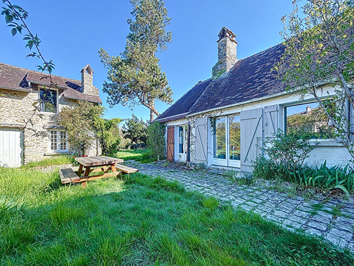 Maison à vendre - Poigny-la-Forêt - 7 pièces - 5 chambres