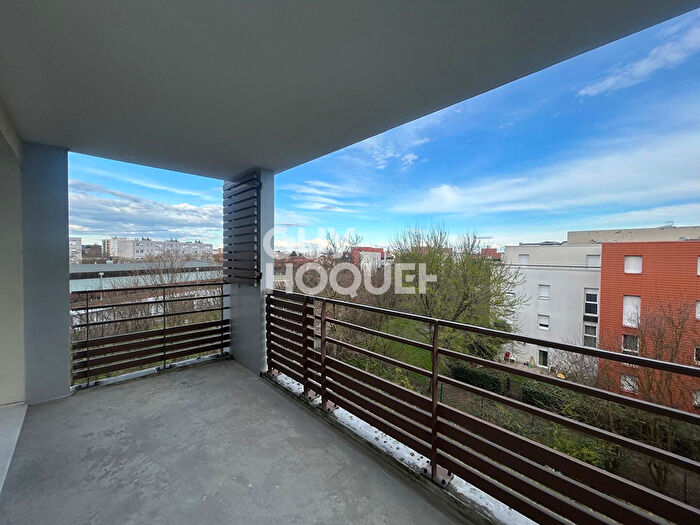 Appartement à vendre - Vaulx-en-Velin, Village - 3 pièces - 2 chambres