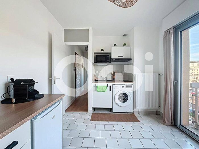 Appartement à louer - Hôpital, Brive-la-Gaillarde - 2 pièces - 1 chambre