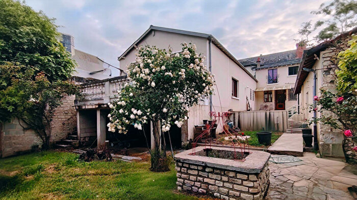 Maison 11 pièces à Marcilly-sur-Vienne, à vendre