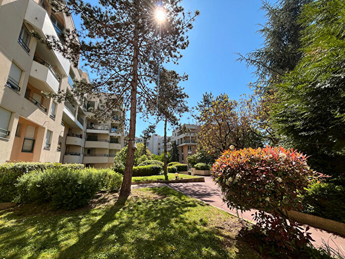 Saint-Cloud, Fouilleuse, Val dOr : Appartement 2 pièces à vendre