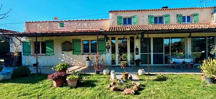 Maison à vendre - Arles, Pont de Crau, Moulès - 5 pièces - 3 chambres