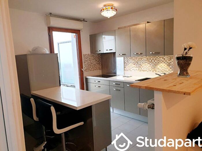 Appartement à louer - Croix Petit-Chenes dOr, Cergy - 1 pièce - 1 chambre