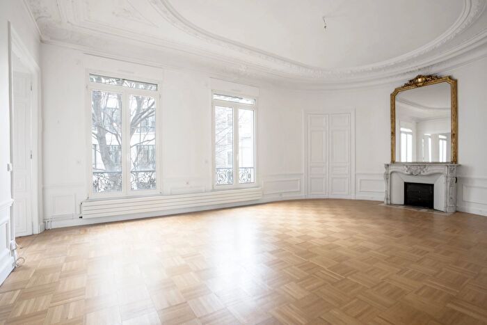 Appartement à louer - Paris e , Saint-Philippe du Roule - 6 pièces - 4 chambres