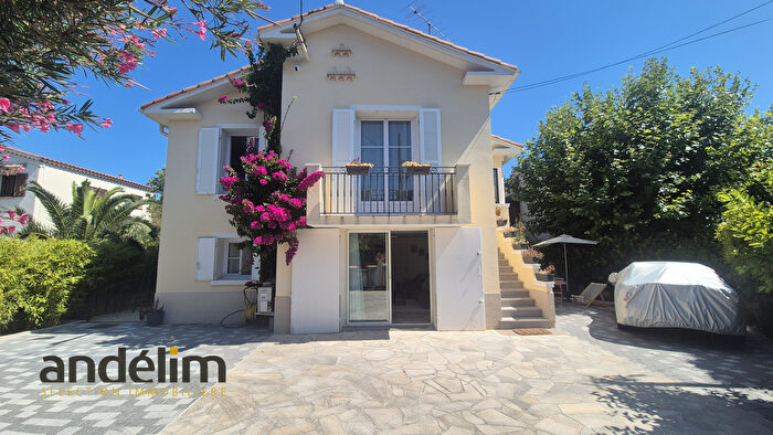 Maison à vendre - Saint-Raphaël, Les Arênes - 6 pièces - 4 chambres