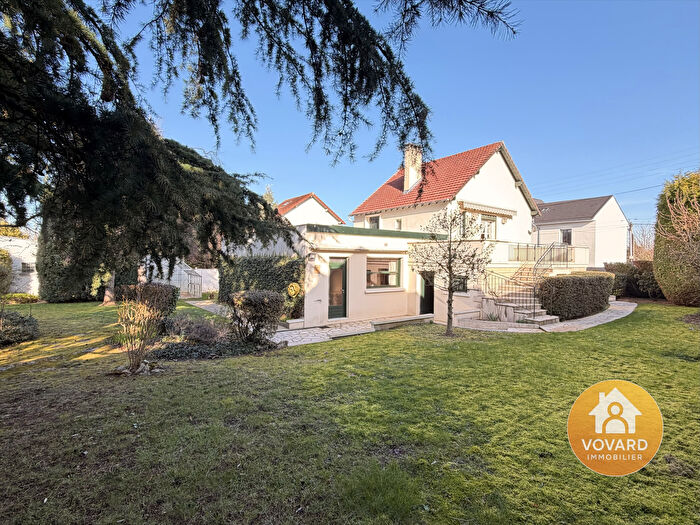 Maison à vendre - Saint-Brice-sous-Forêt, Centre-ville, Clos - 9 pièces - 5 chambres