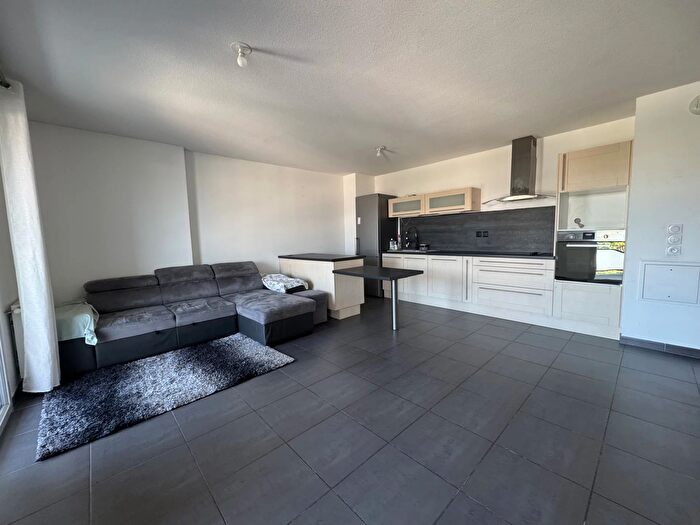 Appartement à louer - Vénissieux, Jules Guesde - 3 pièces - 2 chambres