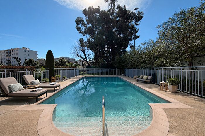 Appartement à vendre - Cannes, Petit Juas - 2 pièces - 1 chambre