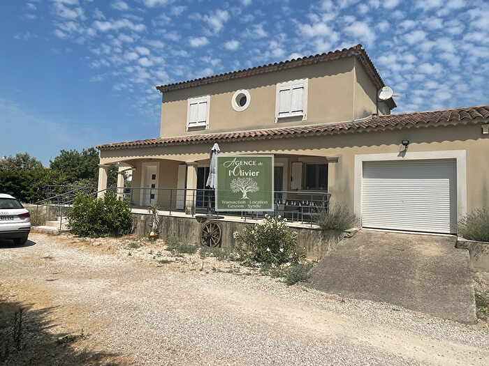 Saint-Étienne-du-Grès - Maison 5 pièces à vendre