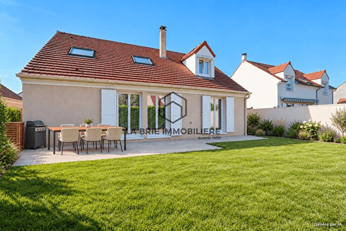 Maison 7 pièces à Mandres-les-Roses, à vendre