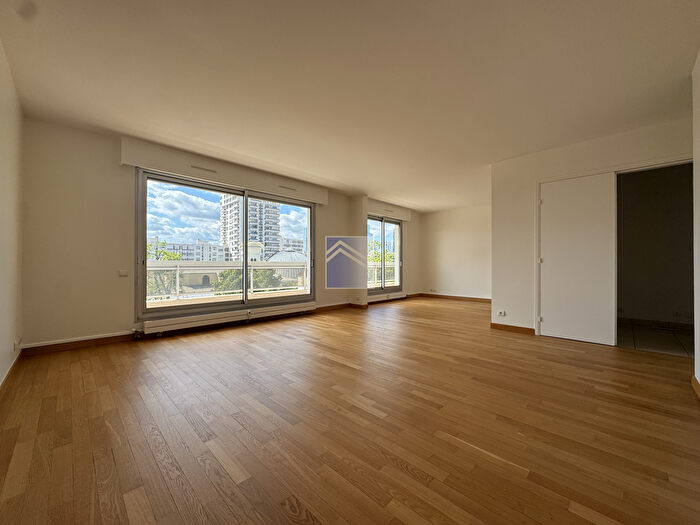 Appartement 5 pièces à vendre à Courbevoie, Hôtel de ville