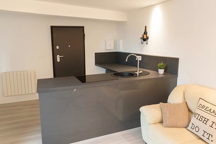 Appartement à louer - Saint-Yrieix-la-Perche - 2 pièces - 1 chambre