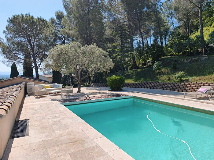 Maison 8 pièces à Saint-Saturnin-lès-Avignon, à vendre