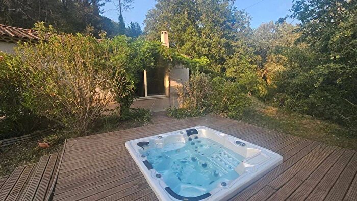 Maison 5 pièces à Hameau, Simiane-Collongue, à louer