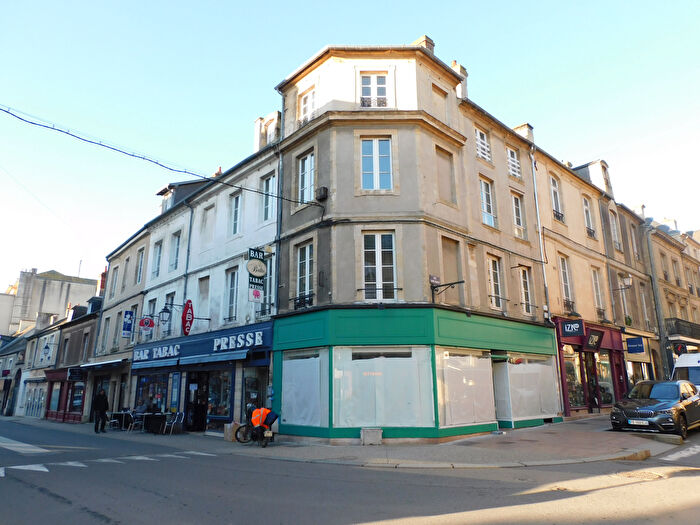 Appartement 4 pièces à Bayeux, Centre-ville, Saint-Jean, à louer