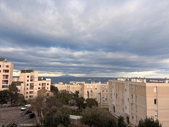 Lupino, Bastia : Appartement 2 pièces à louer
