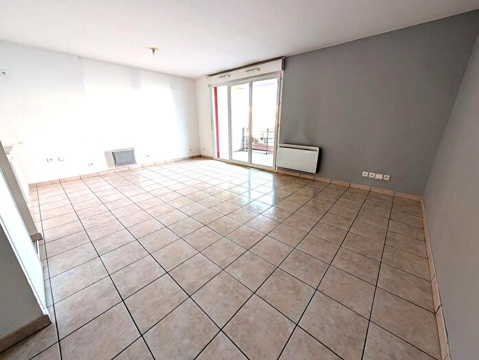 Appartement à vendre - Vénissieux - 3 pièces - 2 chambres