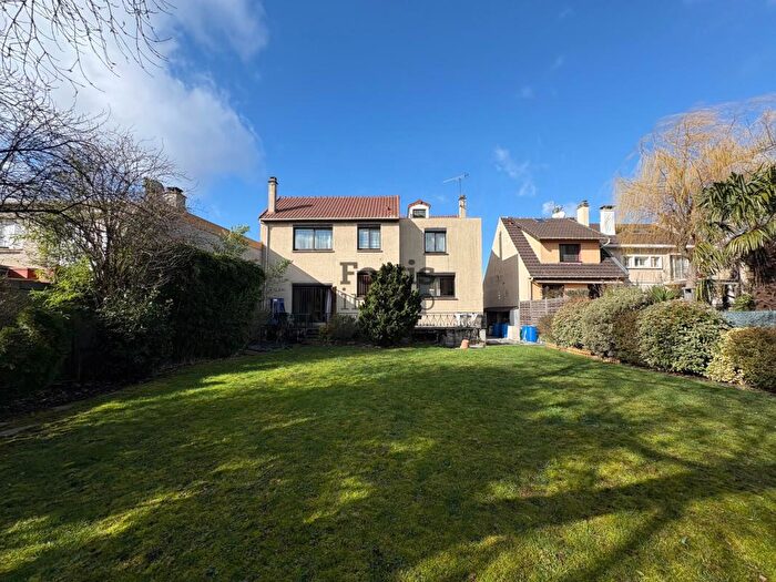 Maison à vendre - Bagnolet, Centre-ville - 8 pièces - 5 chambres