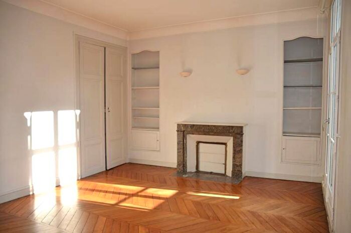 Appartement à louer - Tours - 8 pièces - 6 chambres