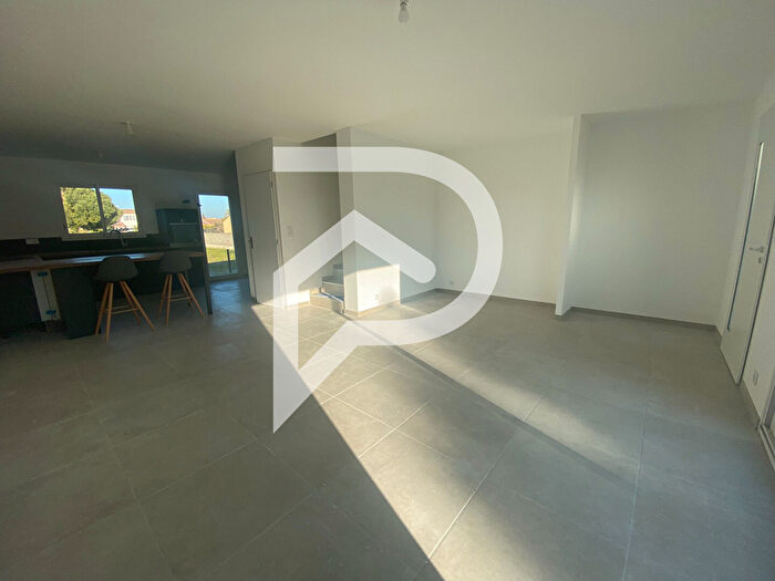 Maison à louer - Aigues-Mortes - 4 pièces - 3 chambres