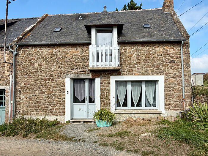 Saint-Coulomb : Maison 3 pièces à vendre