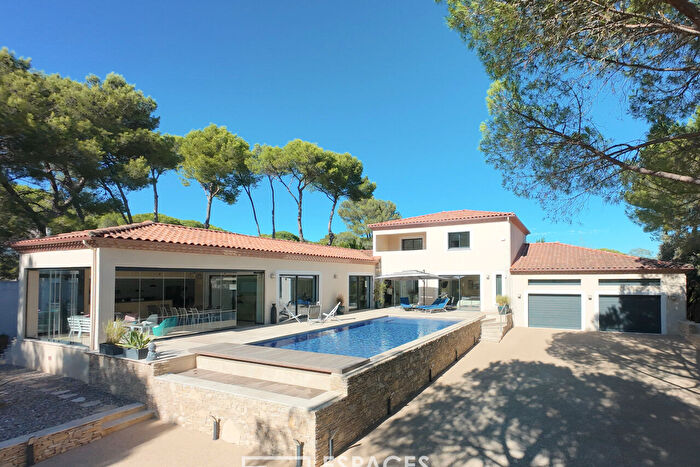 Maison à vendre - Nages-et-Solorgues - 8 pièces - 5 chambres