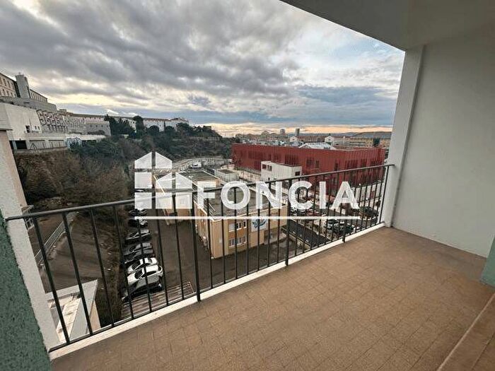 Appartement à louer - Saint Charles, Marseille er arrondissement - 4 pièces - 3 chambres