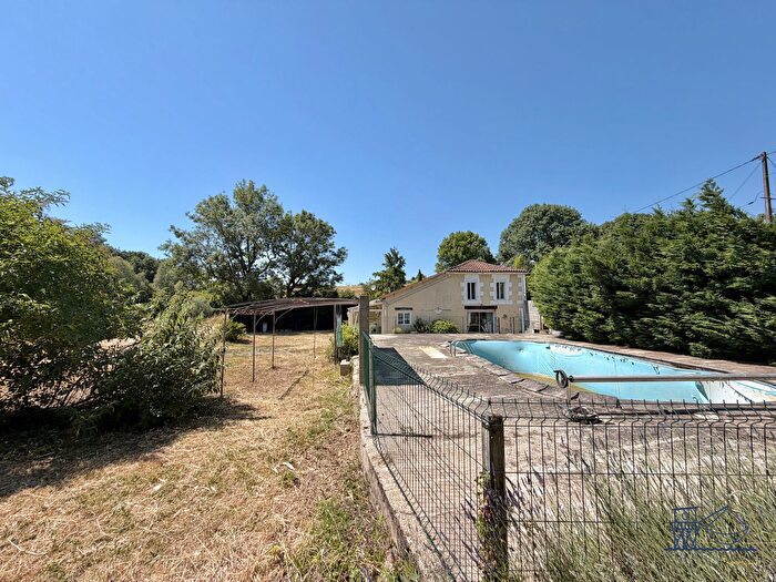 Maison 6 pièces à vendre - Saint-Bonnet-sur-Gironde