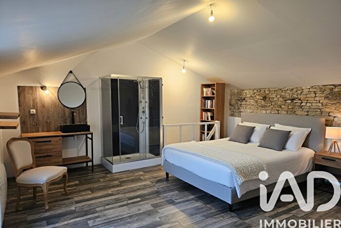 Maison à vendre - Saint-Hilaire-la-Palud - 7 pièces - 4 chambres