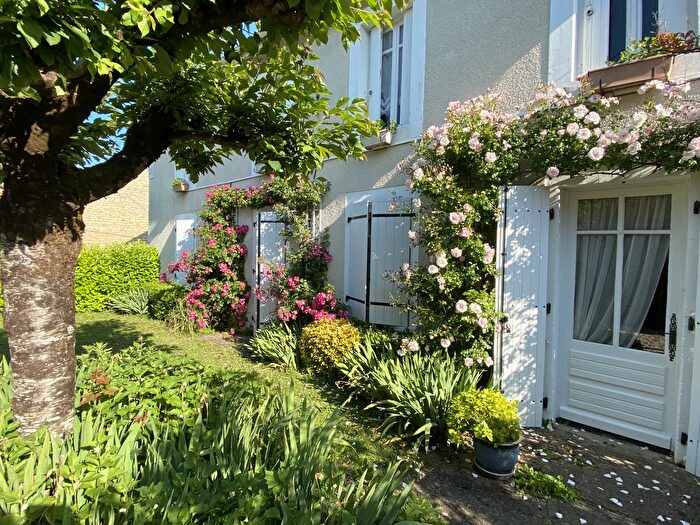 Maison à vendre - Longré - 10 pièces - 7 chambres