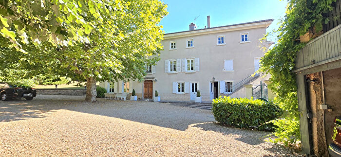 Maison 10 pièces à Reyrieux, à louer
