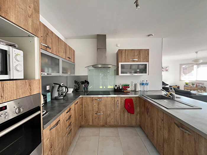 Maisons à vendre et appartements à louer - 1