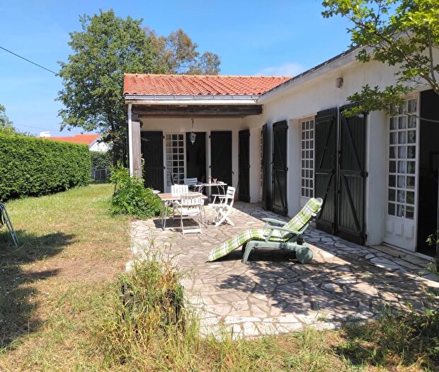 Brem-sur-Mer : Maison 5 pièces à vendre