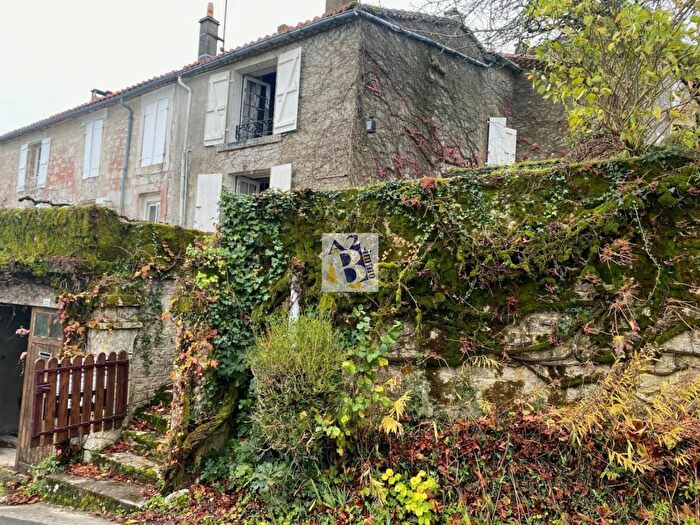 Maison à vendre - Villebois-Lavalette - 4 pièces - 2 chambres