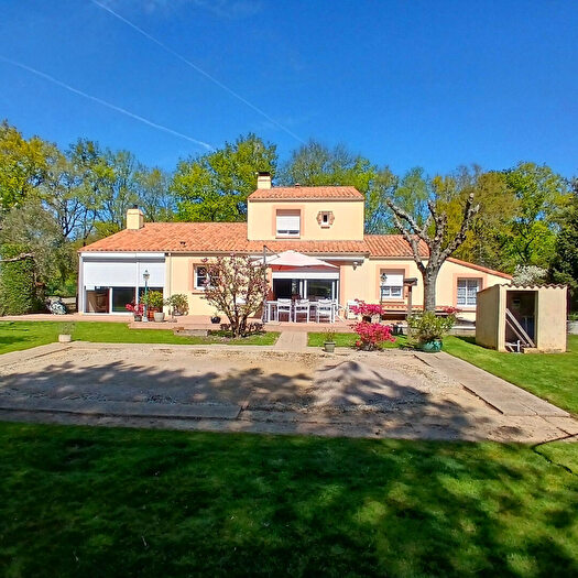 Maison à vendre - La Roche-sur-Yon, Le Bourg sous la Roche - 7 pièces - 5 chambres