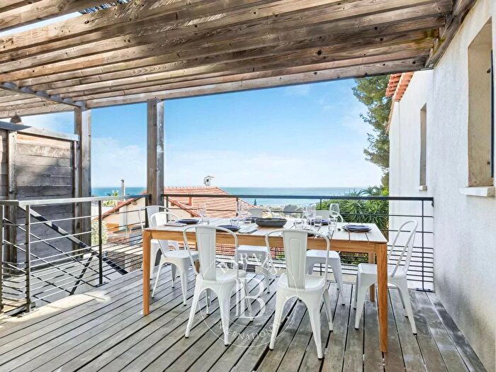 Appartement à louer - Cassis - 4 pièces - 3 chambres