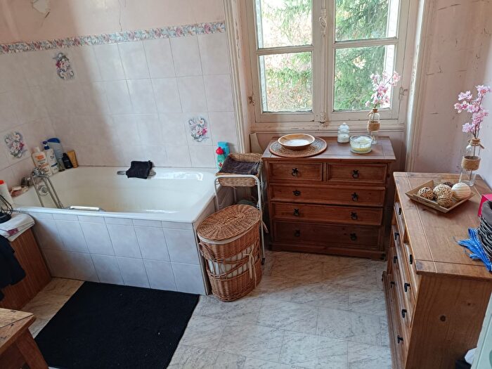 Maison à vendre - Argenton-sur-Creuse - 8 pièces - 6 chambres