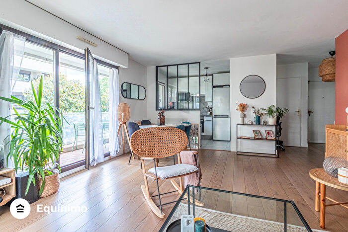 Suresnes, République : Appartement 3 pièces à vendre
