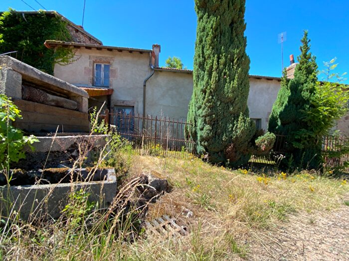 Saint-Martin-d'Estréaux : Maison 4 pièces à vendre