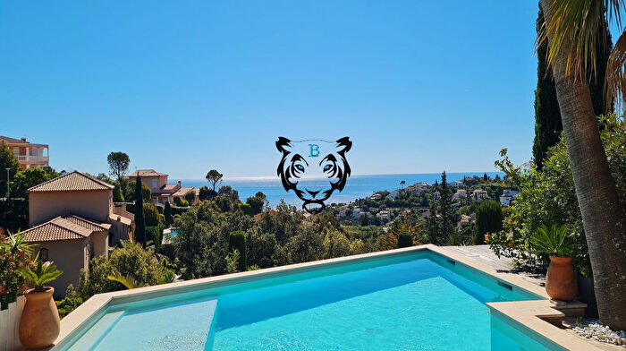 Maison à vendre - Roquebrune-sur-Argens, Les Terrasses - 5 pièces - 3 chambres