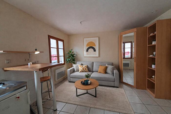 Beaurepaire : Appartement 1 pièce à louer